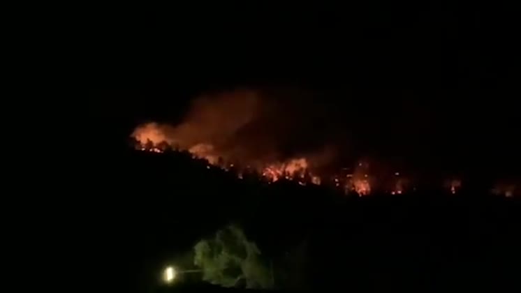 Video: US: Fast-Growing Fawn Fire Prompts Evacuations In Northern ...